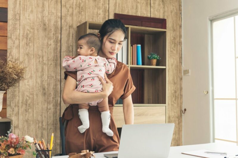 Pentingnya Menjaga Kesehatan Mental Ibu Bekerja dan Ibu Rumah Tangga ...